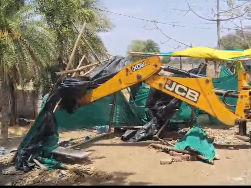 Byawara Police Destroy 10,000 Liters Mahua Lahan; Accused Flee