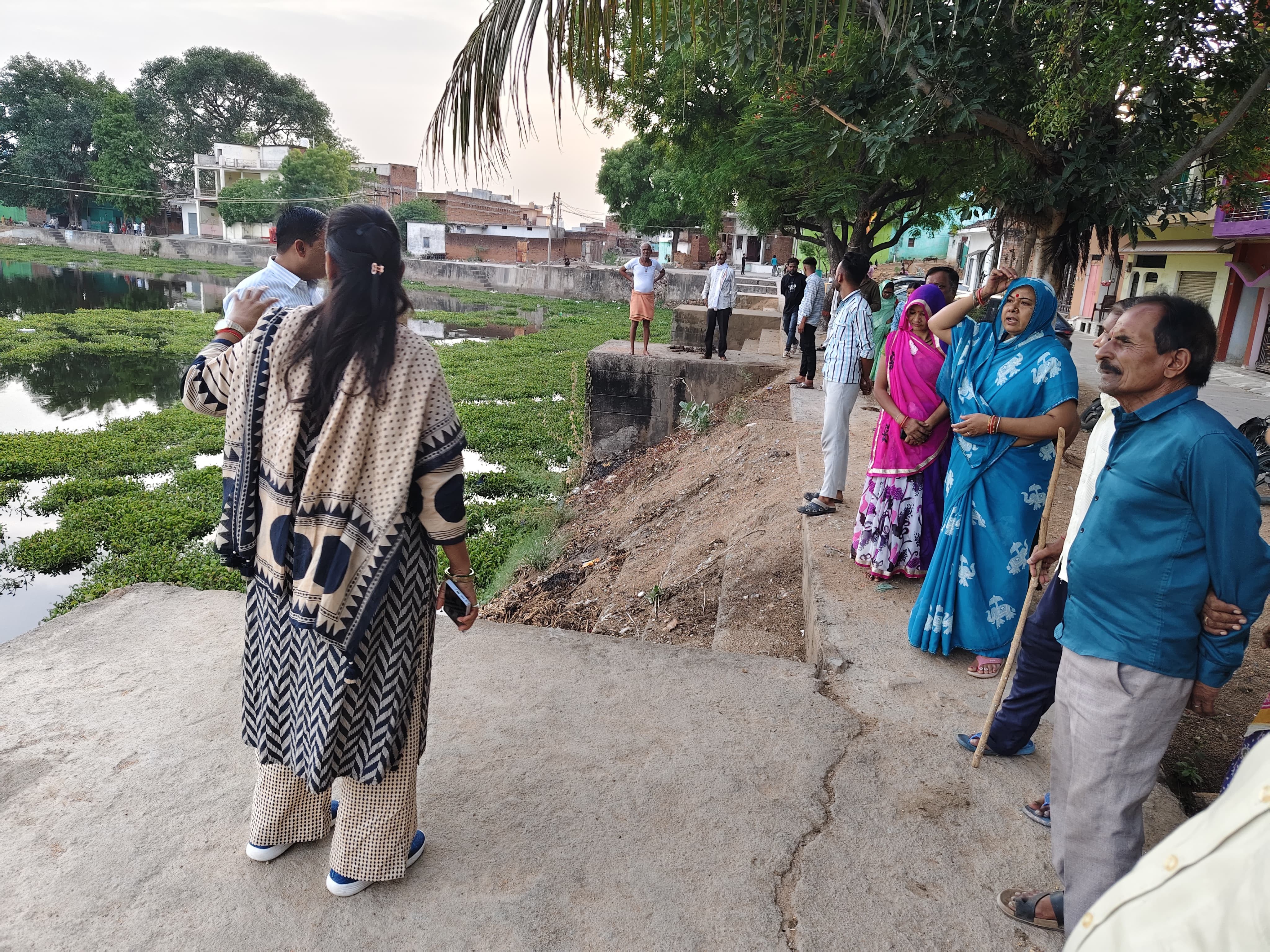 Niwadi Collector Slams Slow Pond Cleaning | Jal Ganga Samvardhan Abhiyan