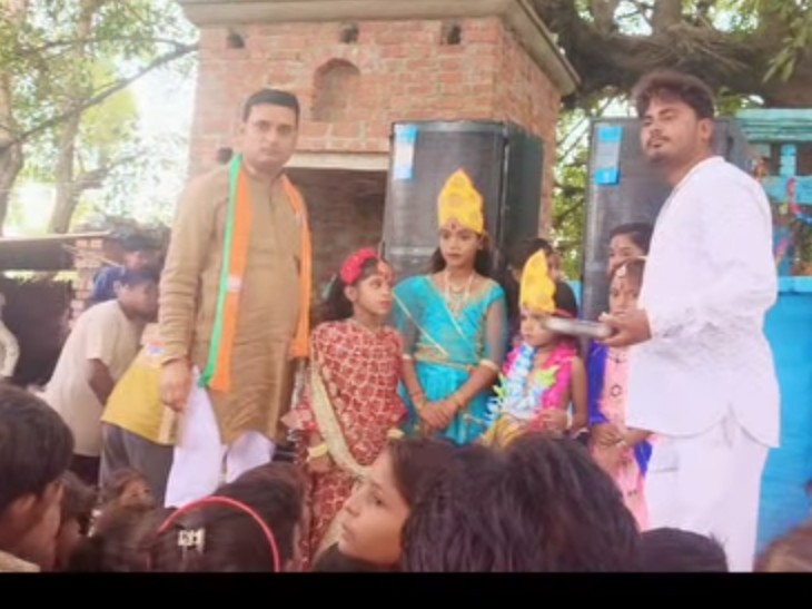 Sidhauli Bagad Bhandara: Prasad Served to Hundreds; Kids Take Out ...