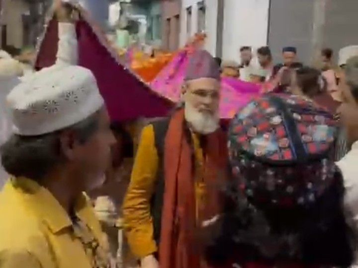 Hathras Urs: Aman-Chain Dua at Hazrat Khwaja Din Ali Shah Baba Dargha