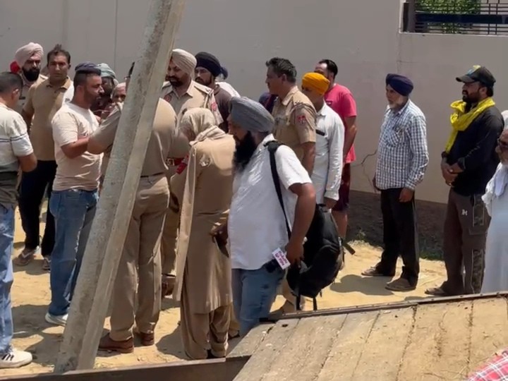 Tanda Journalists Attacked By Locals, Phones Smashed | Police Present