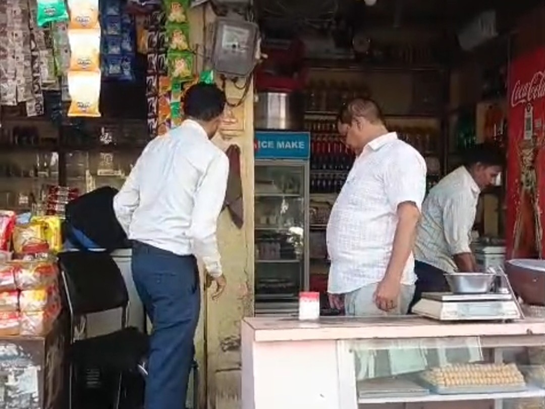 Teekamgarh Food Inspector Action: Dahi, Mithai Samples Seized | मिलावट ...