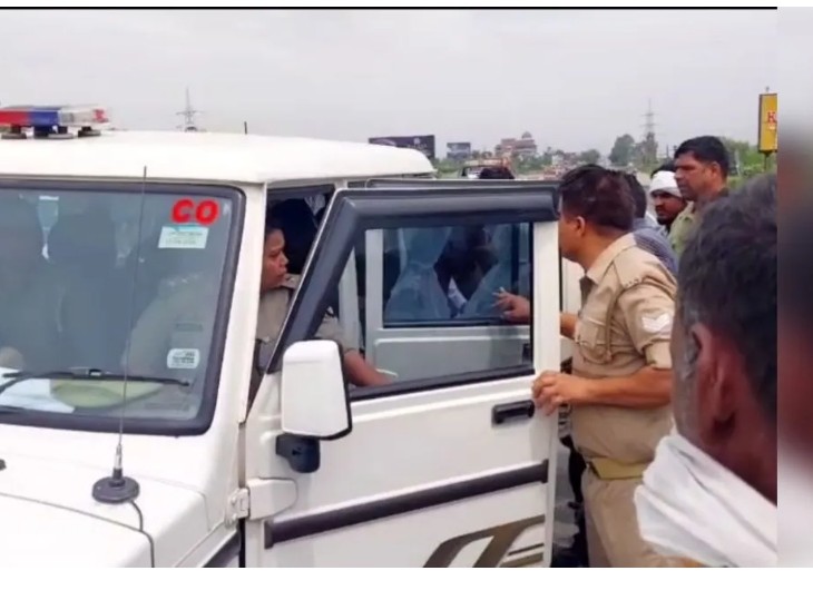 Khatauli Accident | CO Rupali Rao Chaudhary Rushes Injured Youth To ...