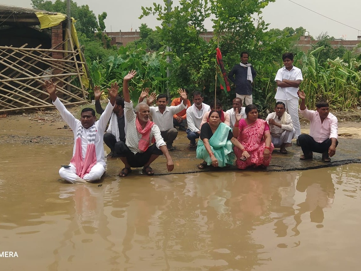 Tirwa Waterlogging Protest Ends | SP Assurance From Tehsildar, PWD
