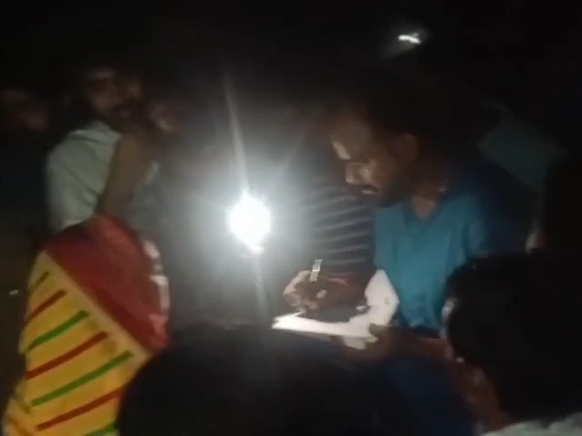 Singrauli Tree Fall Accident | Woman Dead, Kids Injured