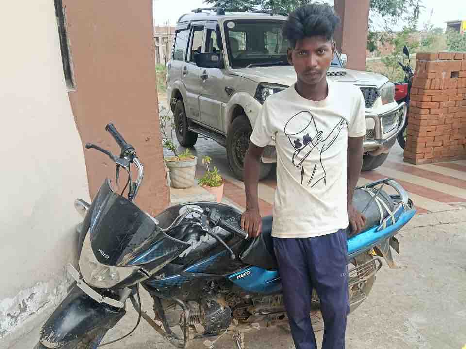 Gaya: 25 Liter Desi Sharab Seized, Youth Arrested & Sent to Judicial ...