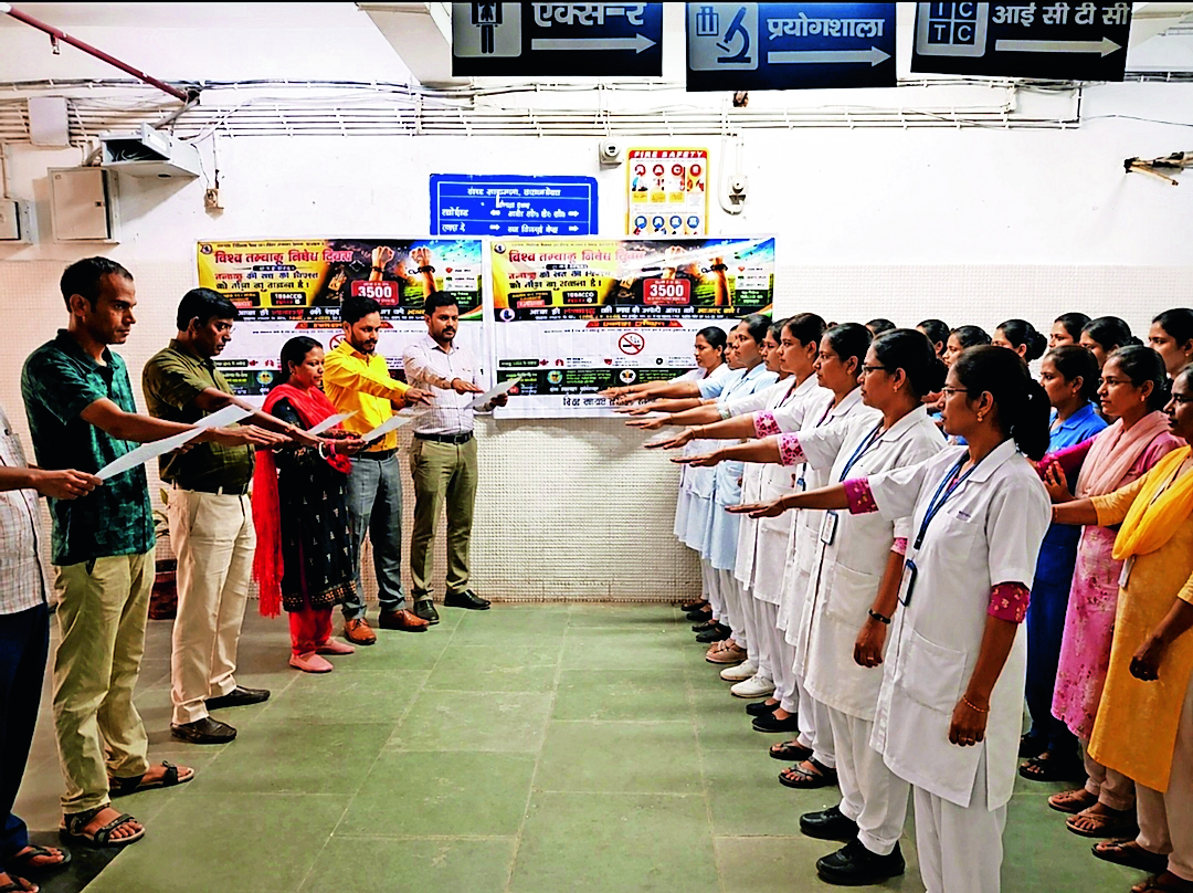Oath and signature campaign at Sadar Hospital on World No Tobacco Day