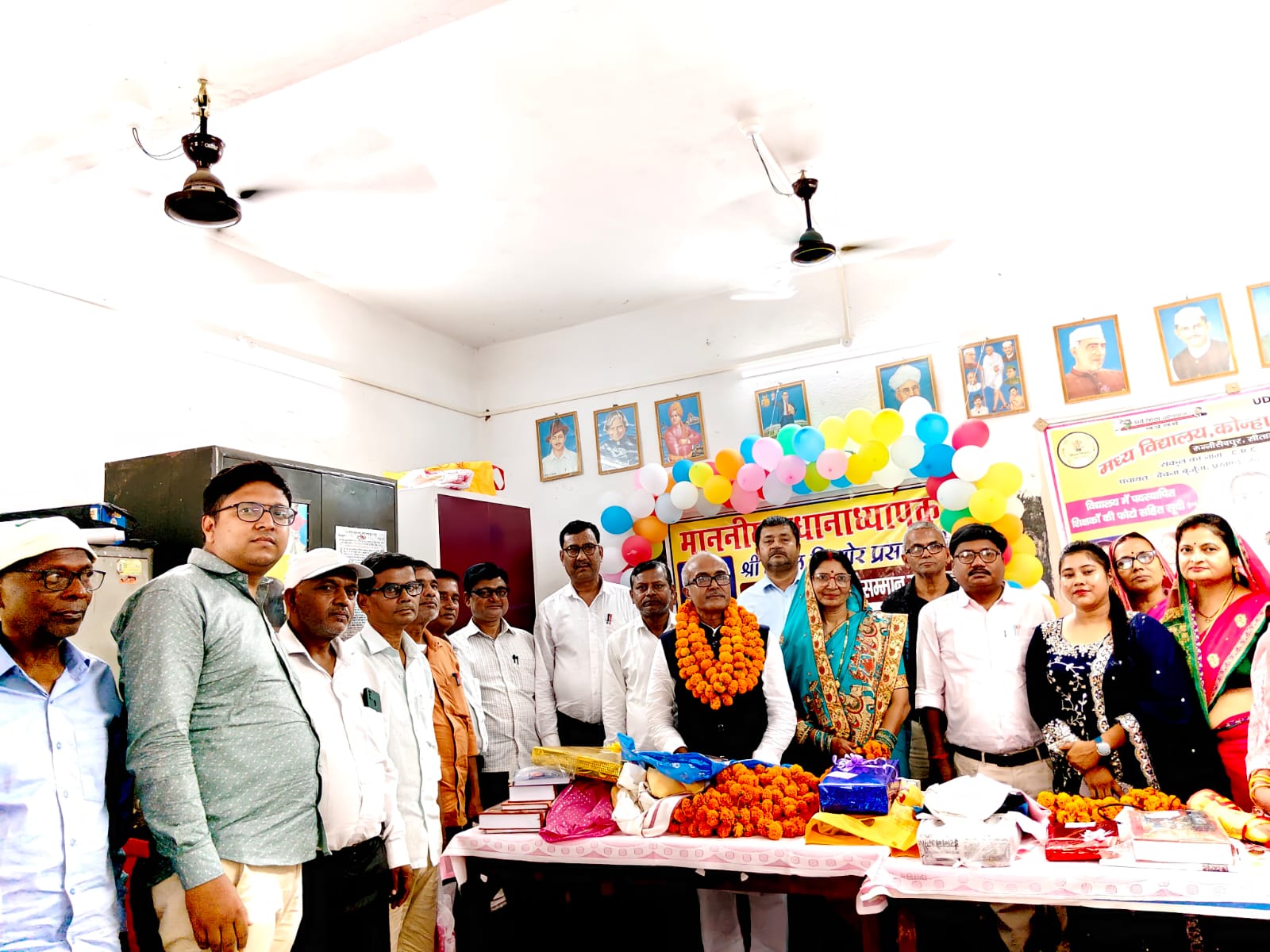 A farewell ceremony was organised for the retiring headmaster.