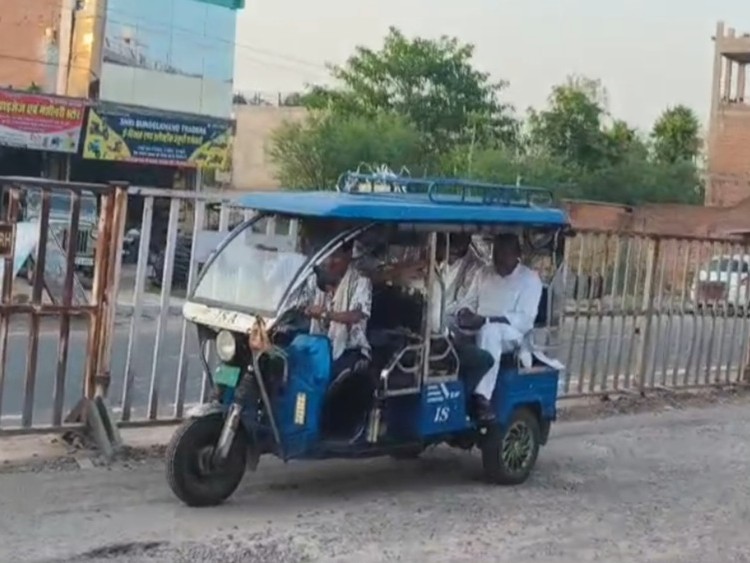 Ambedkar Tiraha to Bus Stand Road Construction Begins in Tikamgarh