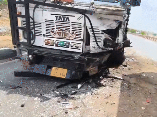 MP Road Accident | Maharashtra Youths Container Collision