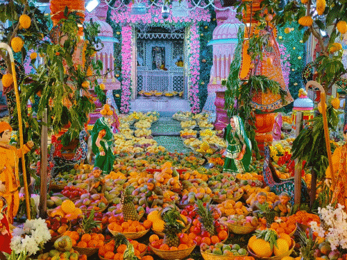 Dwarkadhish Temple Mathura: Aam Bangla Manorath Darshan Live