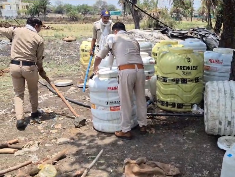 Byawara Police Destroy 10,000 Liters Mahua Lahan; Accused Flee