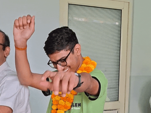 JEE Advance 3rd Rank: Fauji Sons Success, No Mobile or Social Media