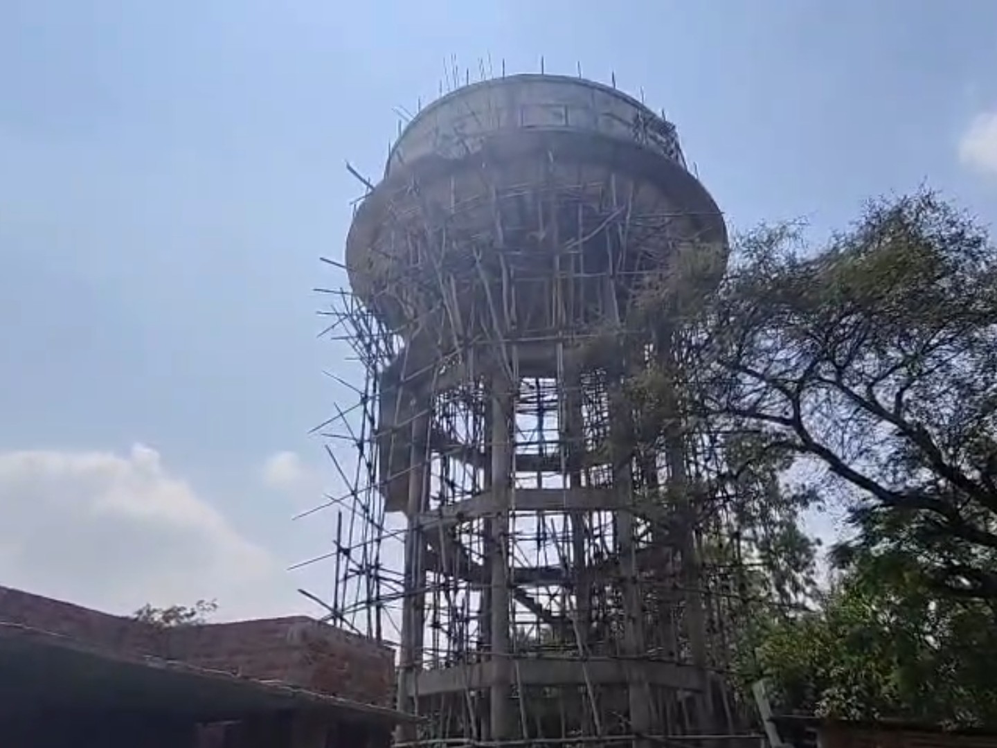 Barabanki Villages Face Water Crisis | Jal Jeevan Mission Tanks Incomplete