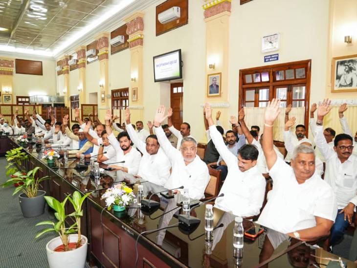 Karnataka CM: DK Shivakumar Takes Over | Siddaramaiahs Resignation ...