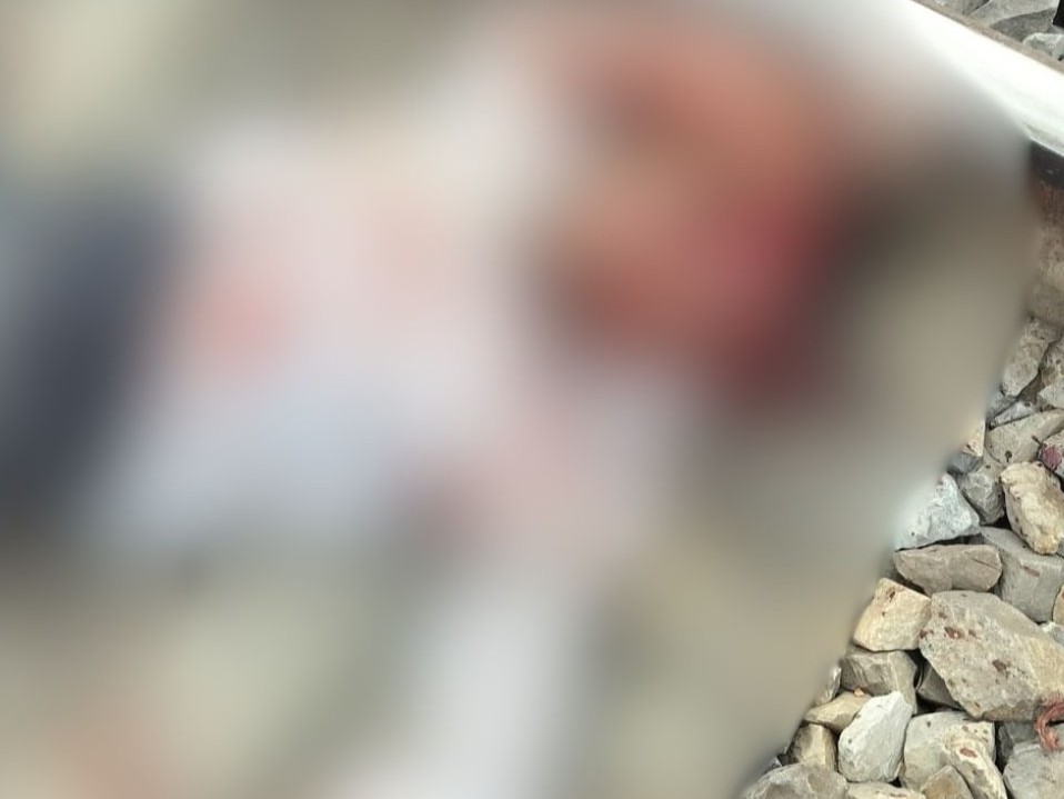 Mau Train Accident: Youth Dies Falling From Humsafar Express | Gayghat ...