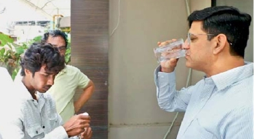 The mayor drank water directly from the tap and said that the Congress ...