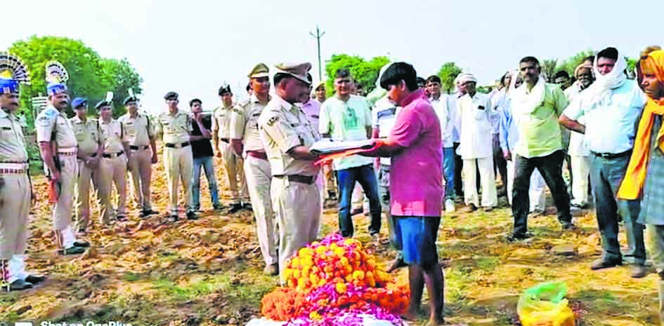 CRPF jawan Suresh passes away, cremated with honours