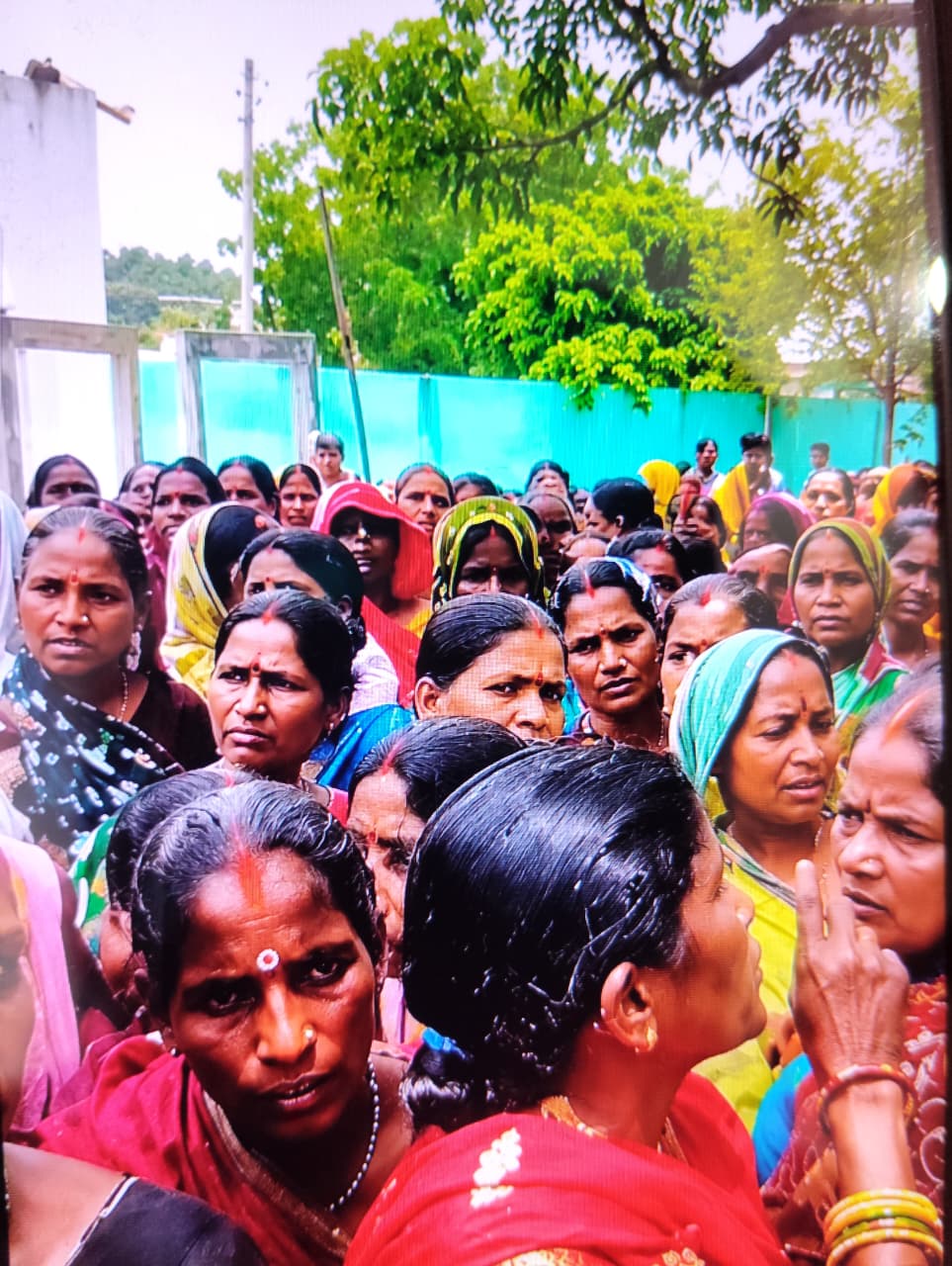 Nayagaon: 100 landless women protest at the Sahyog camp, demanding land.