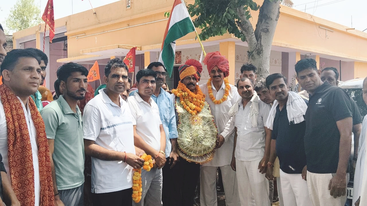 Retired officers from Delhi Police and ITBP were welcomed on their ...