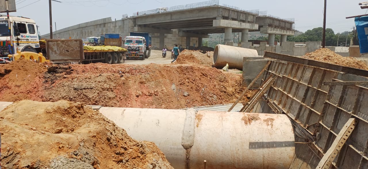 Three roadblocks in half a kilometer, 36-hour traffic jam in 20 km from ...