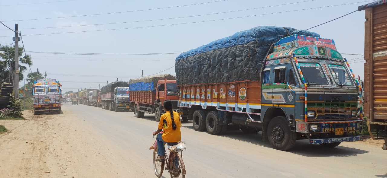 Three roadblocks in half a kilometer, 36-hour traffic jam in 20 km from ...