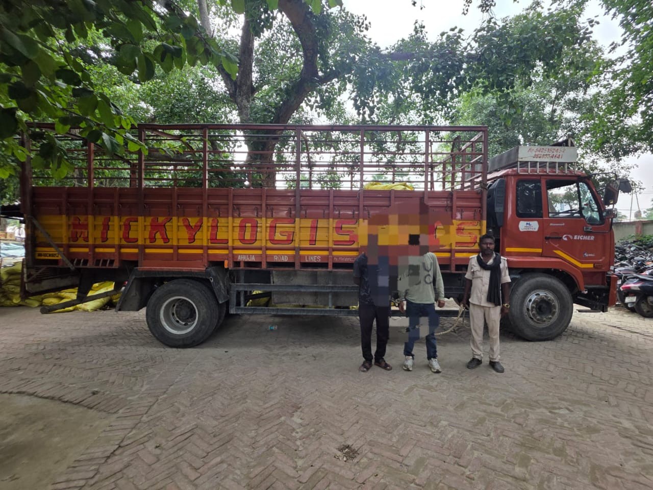 Saran Seizes 70 Lakh Liquor; 2 Smugglers Arrested