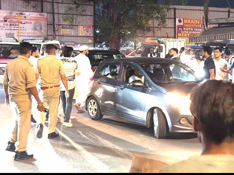 Rampur Dial 112 Stops Fight & Traffic Jam | Car Drivers Clash