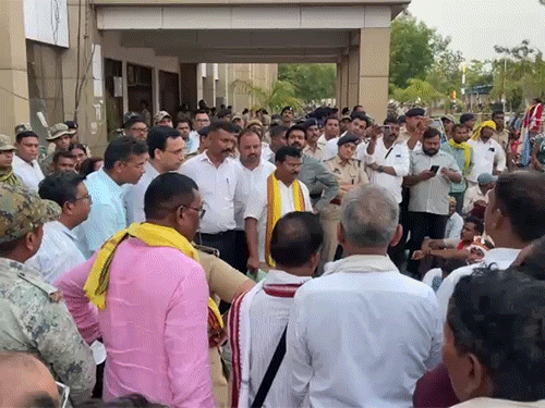 Balod Protest: Chulha Khichdi at Collectorate Over Tuegondi-Patheshwar ...