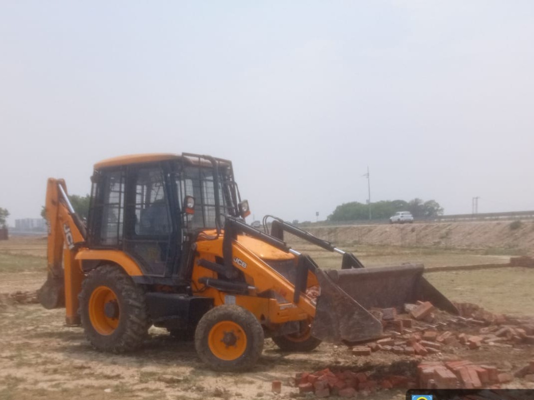 Prayagraj PDA Demolishes 27 Bigha Illegal Plotting in Jhunsi Andaava