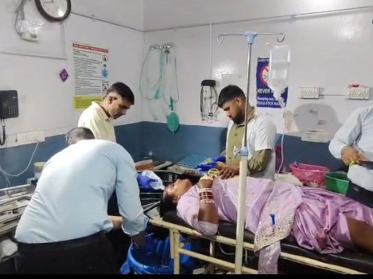 BJP Leader Mahaveer Punia Narrowly Escapes Accident | 4 Injured in Sadulpur