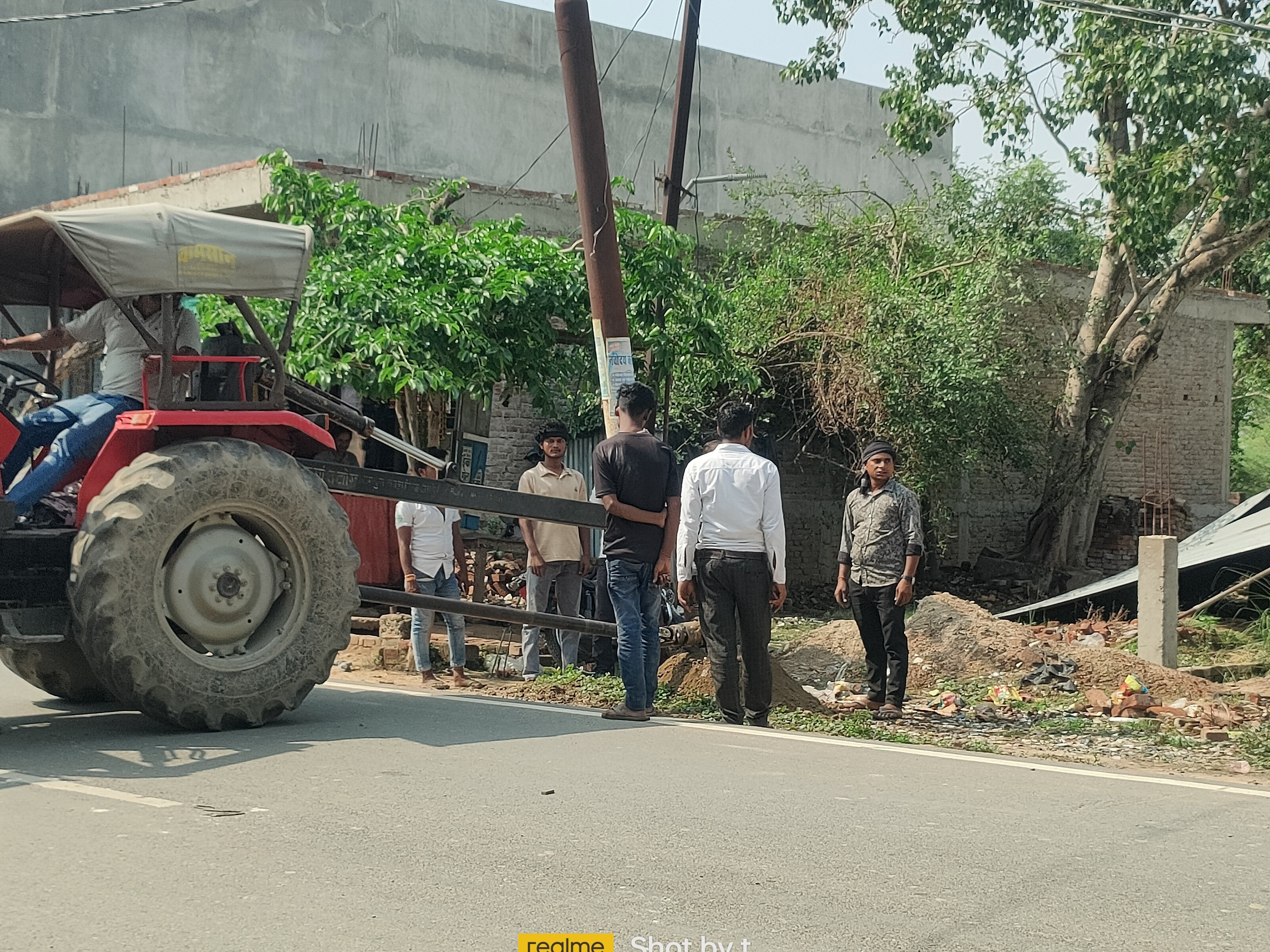 Thathiya Electricity Pole Replaced | Dainik Bhaskar Report Impact