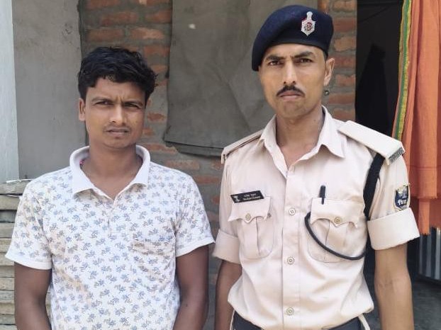 Bihar Foreign Liquor Seized | Foursahi Village Arrest