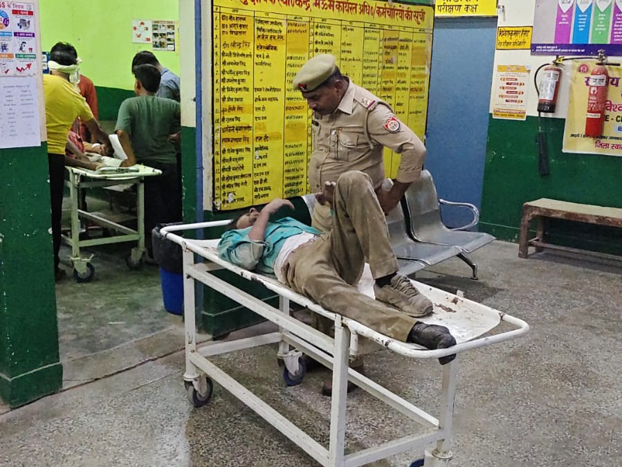 Chitrakoot Accident | Chhivhala Ghati Dumper Overturns, Elderly Man Dies
