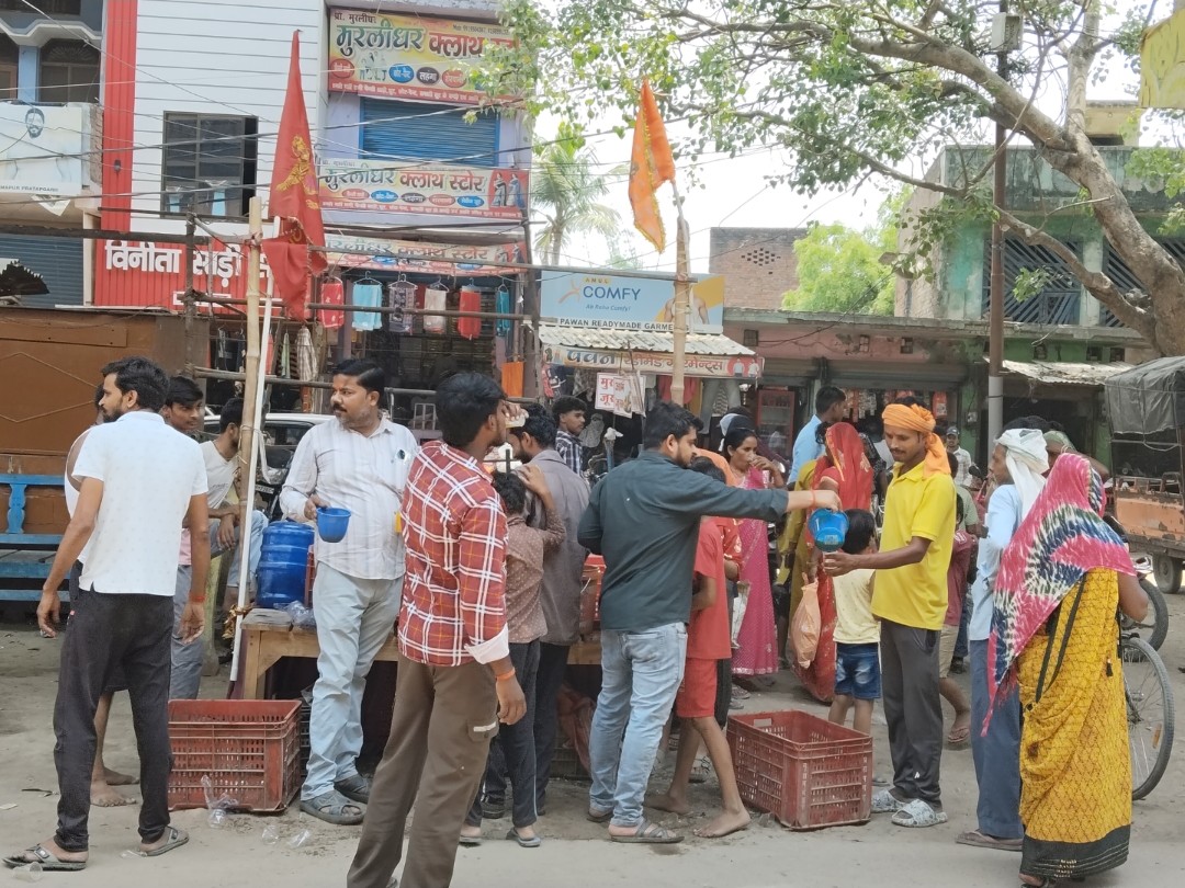Kanvera Sharbat Vitran | Gaura; Purushottam Mas Service