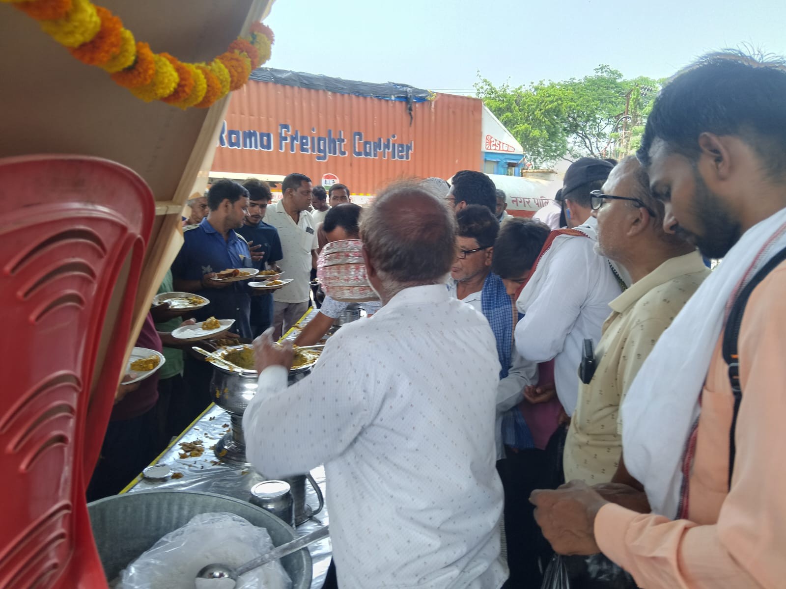 UP Sharbat Mithai Vitran | Jeyshth Mangal Bhandara