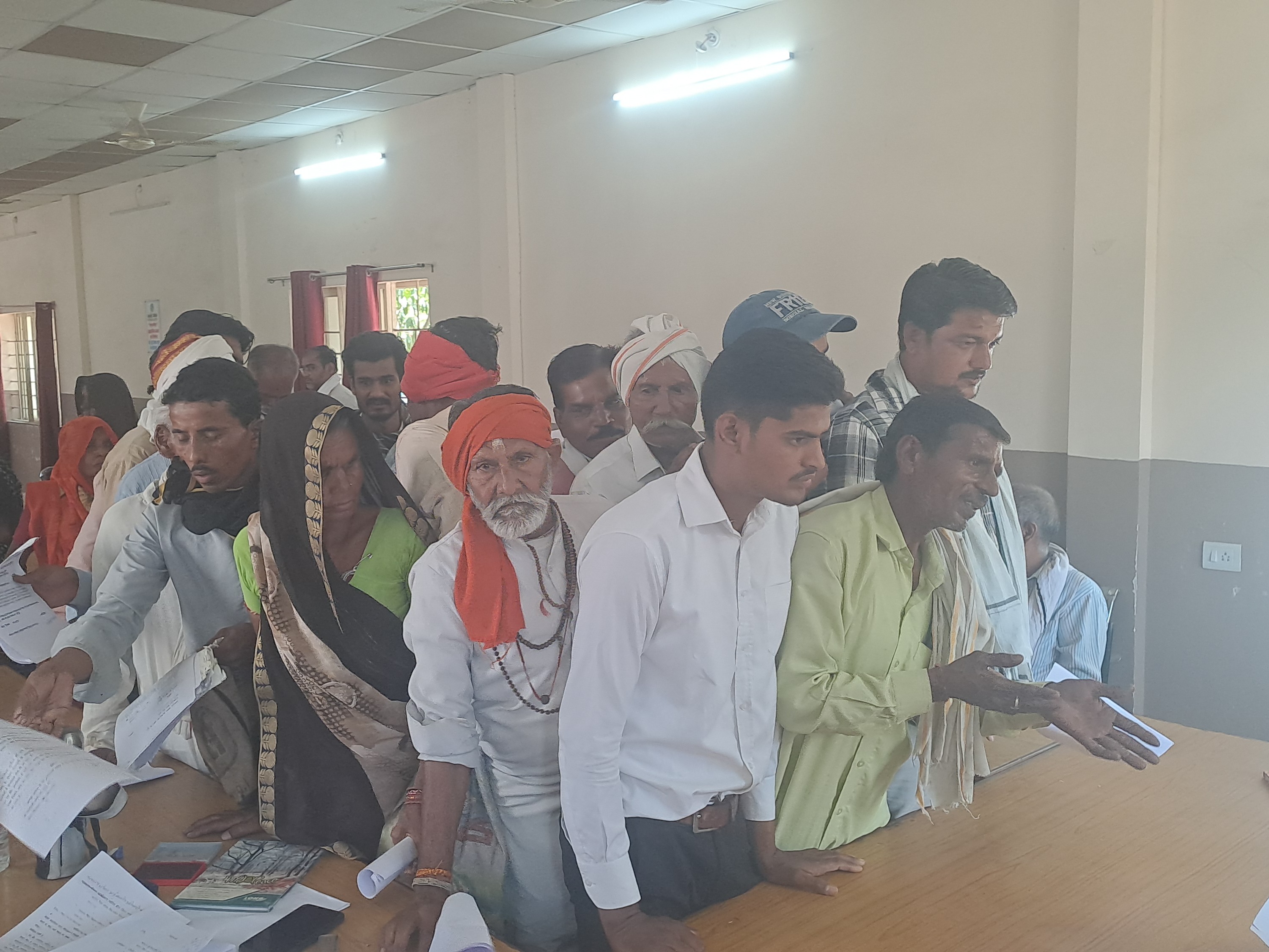 Bina Farmer Suicide Threat | Land Demarcation Issue Resolved; Officials ...