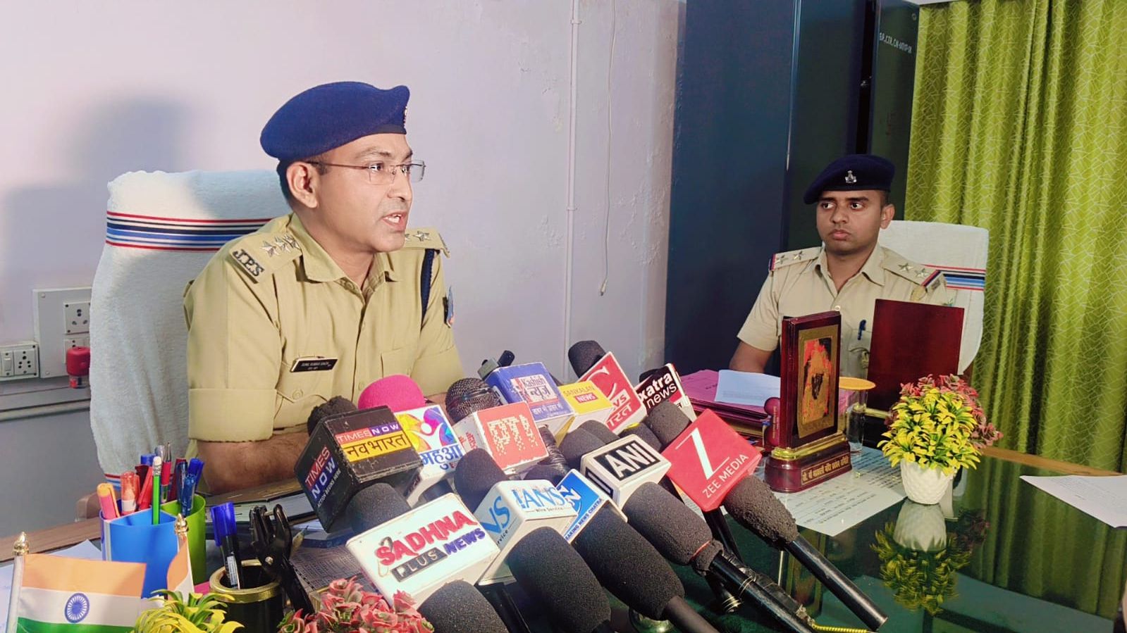 Banned poppy husk worth Rs 12.50 lakh recovered in Charakakhurd, Chatra ...