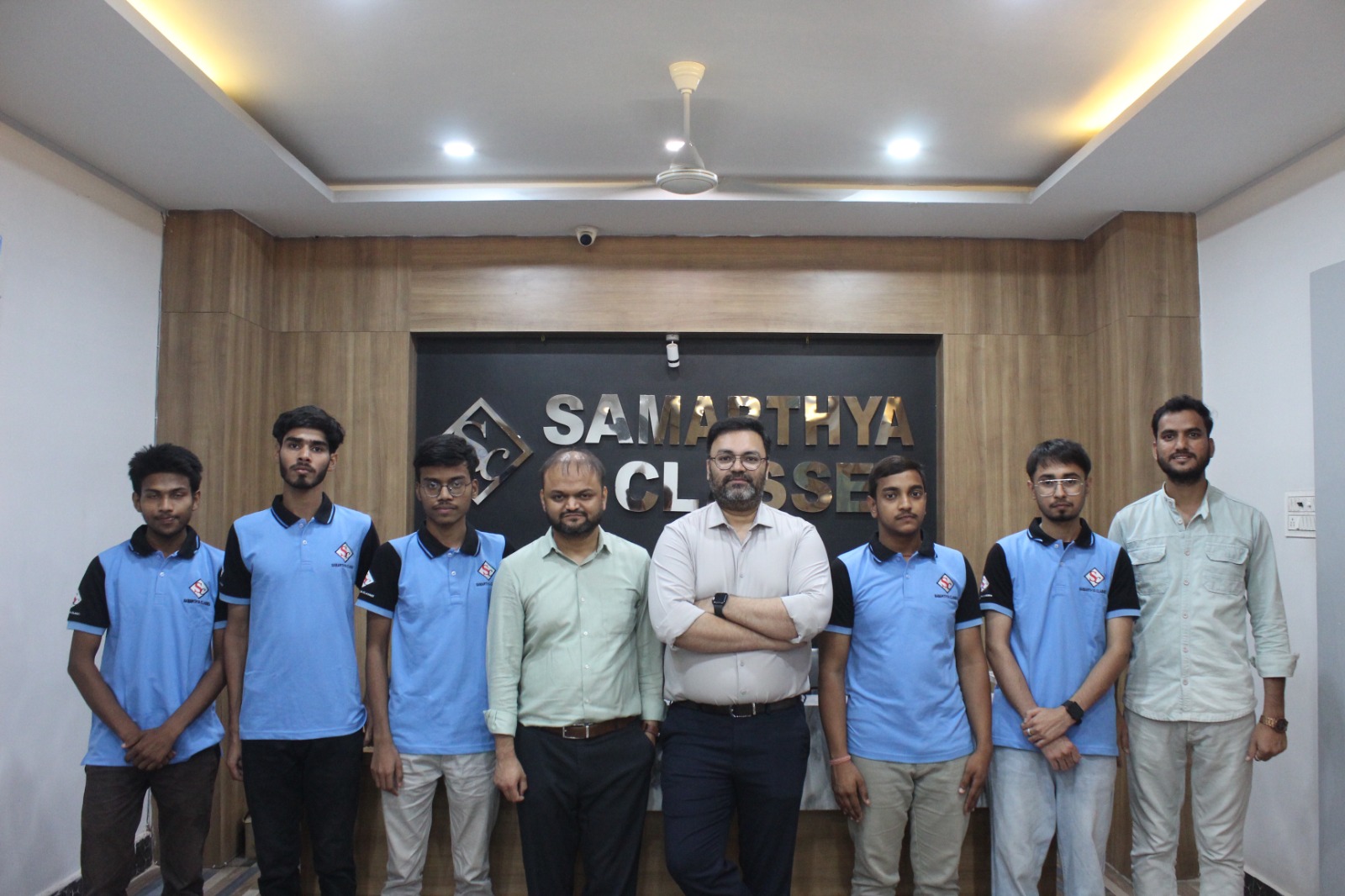 11 students of Gurukul Classes were successful, Anurag won the race.