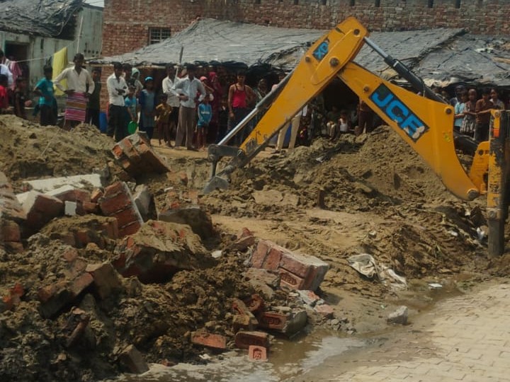 Gunnaur Administration Removes Illegal Encroachment | Pond Land Bulldozed