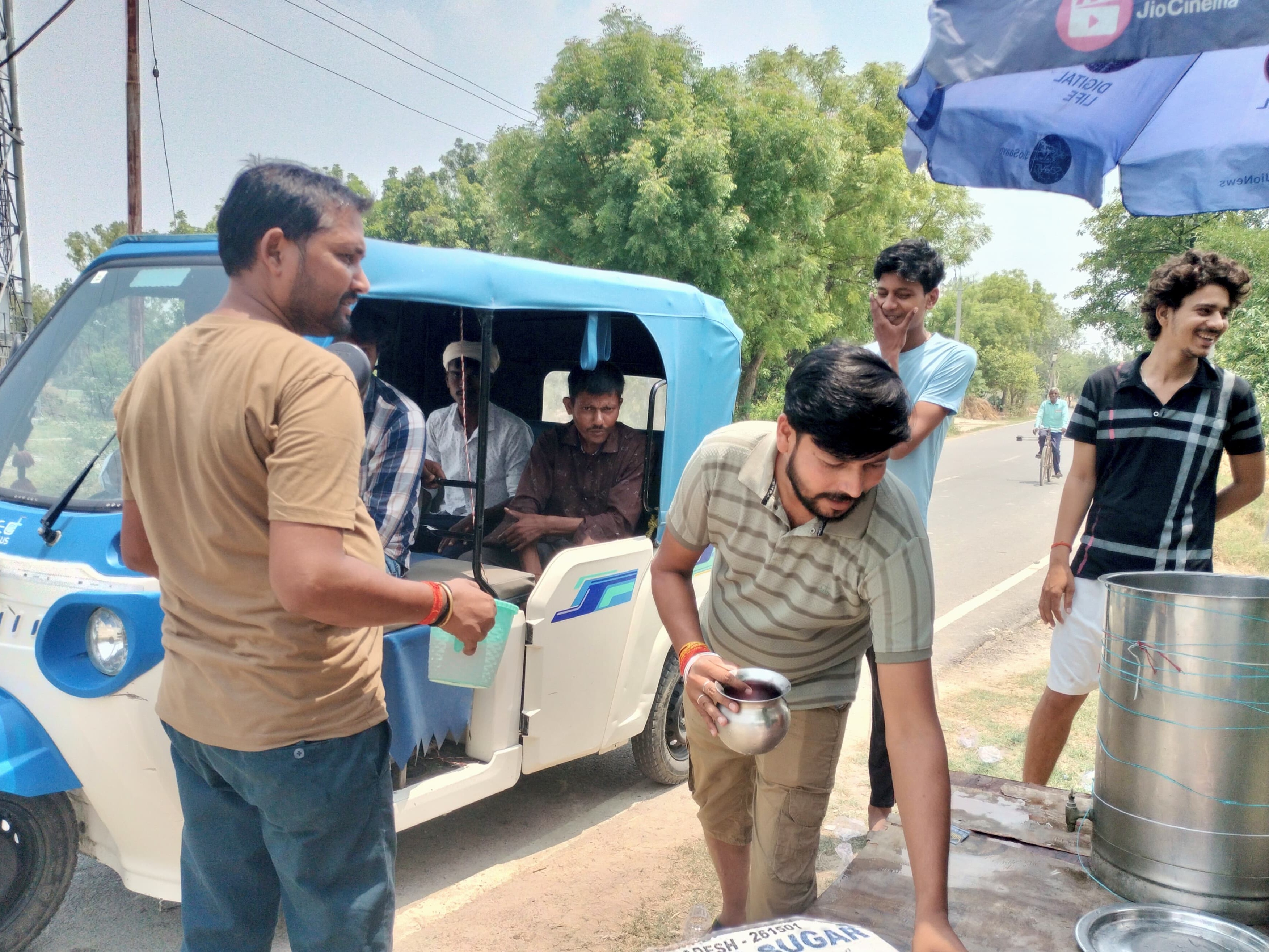 Kanvera Sharbat Vitran | Gaura; Purushottam Mas Service