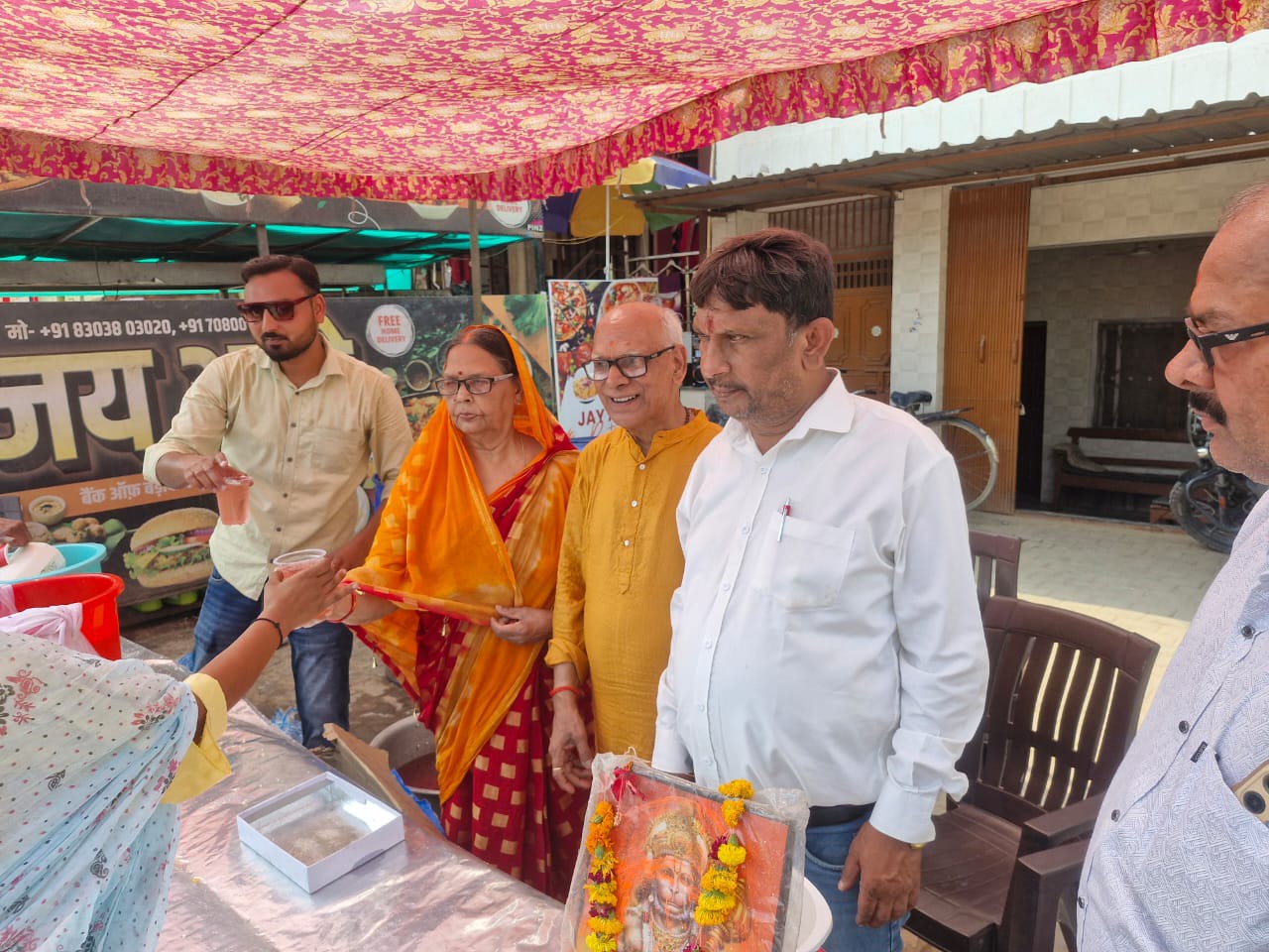 Lalganj Bada Mangal: Sharbat Distribution Offers Relief Amidst Heat