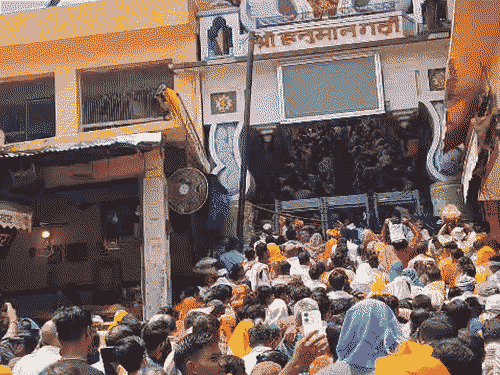 Hanumangarhi Ayodhya | Bade Mangal Bhandara Devotees Long Queues