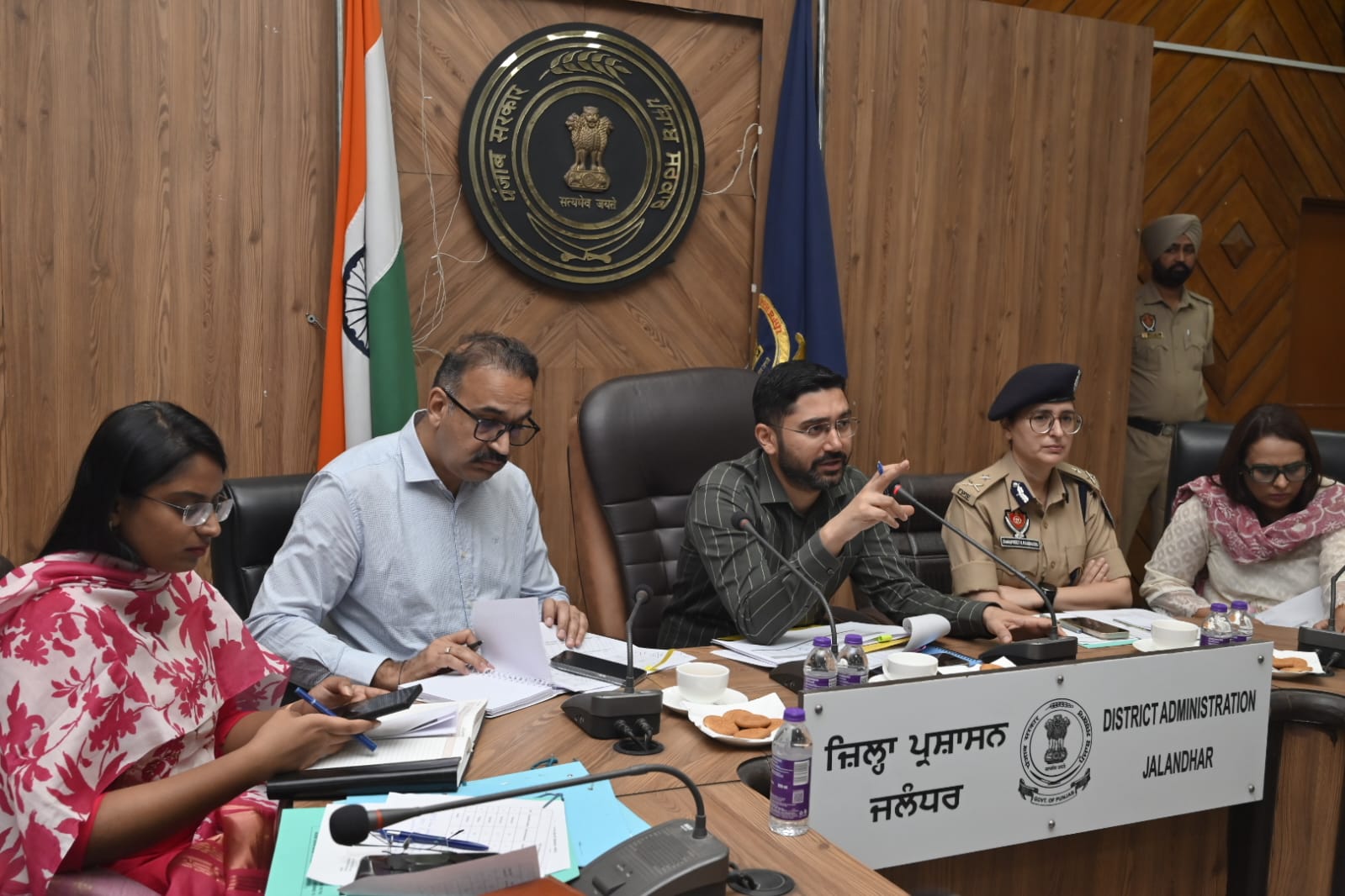 Prioritize resolving the problems of traders and shopkeepers: DC
