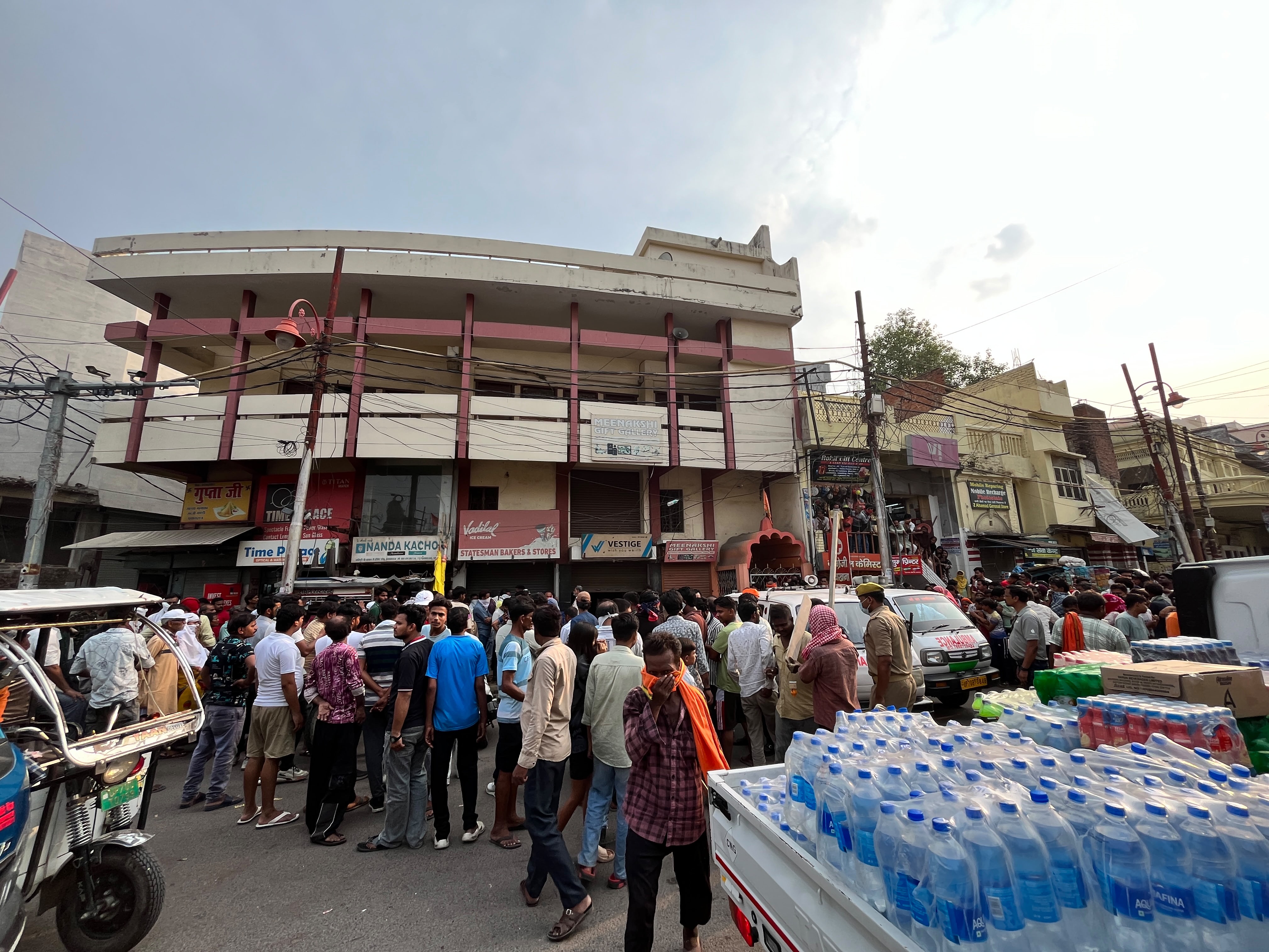 Prayagraj Triple Murder | South Malaka Businessman, Wife, Daughter Killed