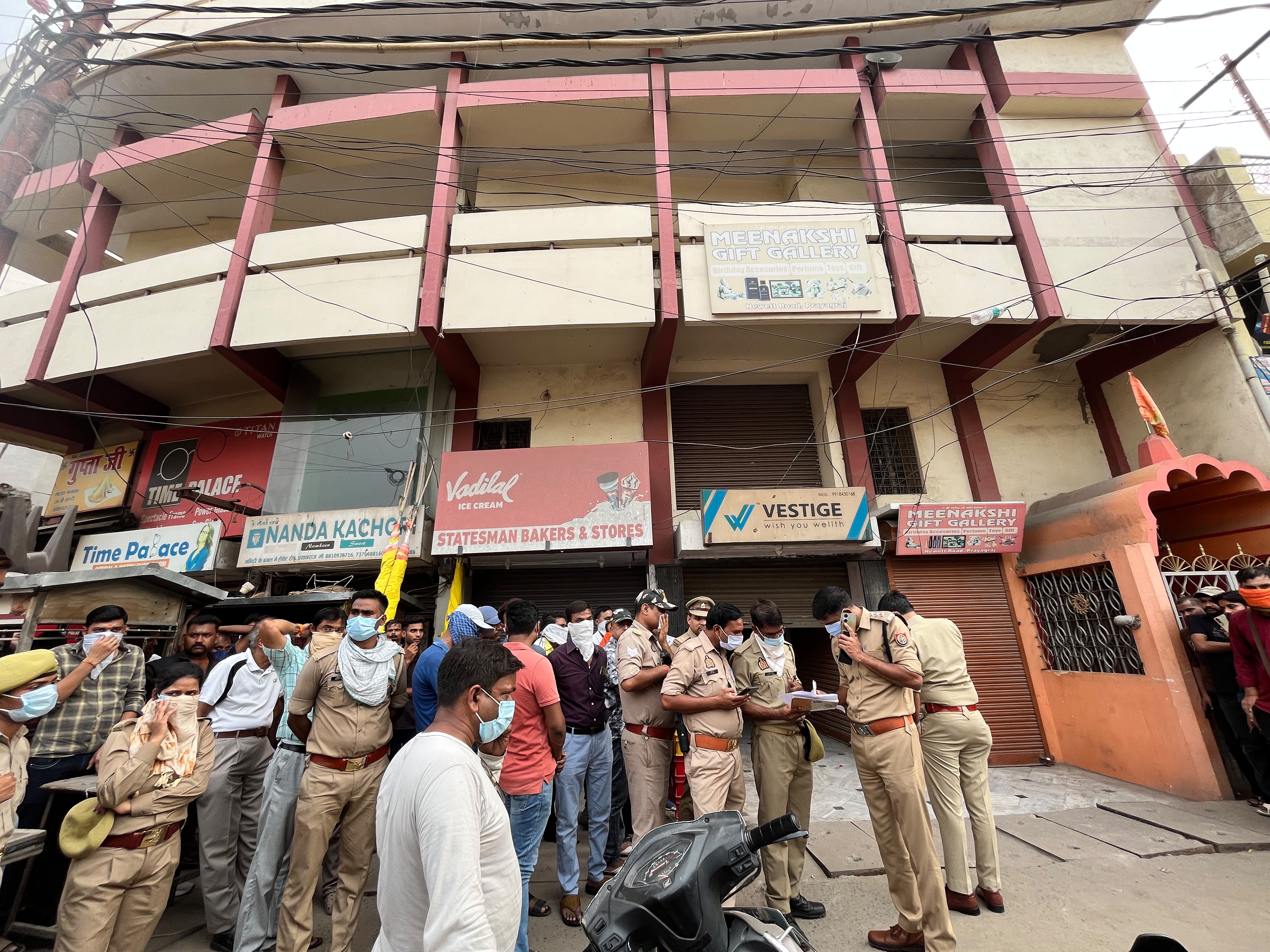 Prayagraj Triple Murder | South Malaka Businessman, Wife, Daughter Killed