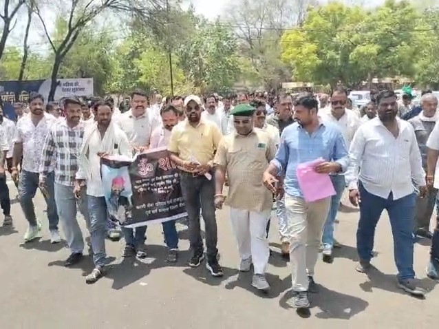 Neemuch Jal Nigam Pit Death | Karni Sena Protest Blacklist Company