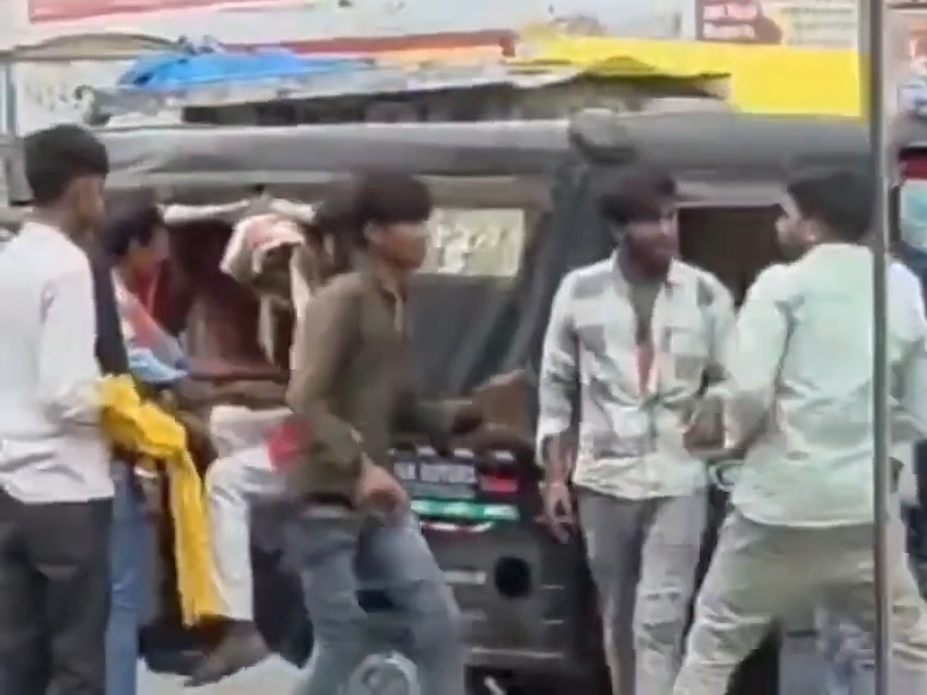 Baidhan Bus Stand Auto Driver Fight | Passengers Face Trouble