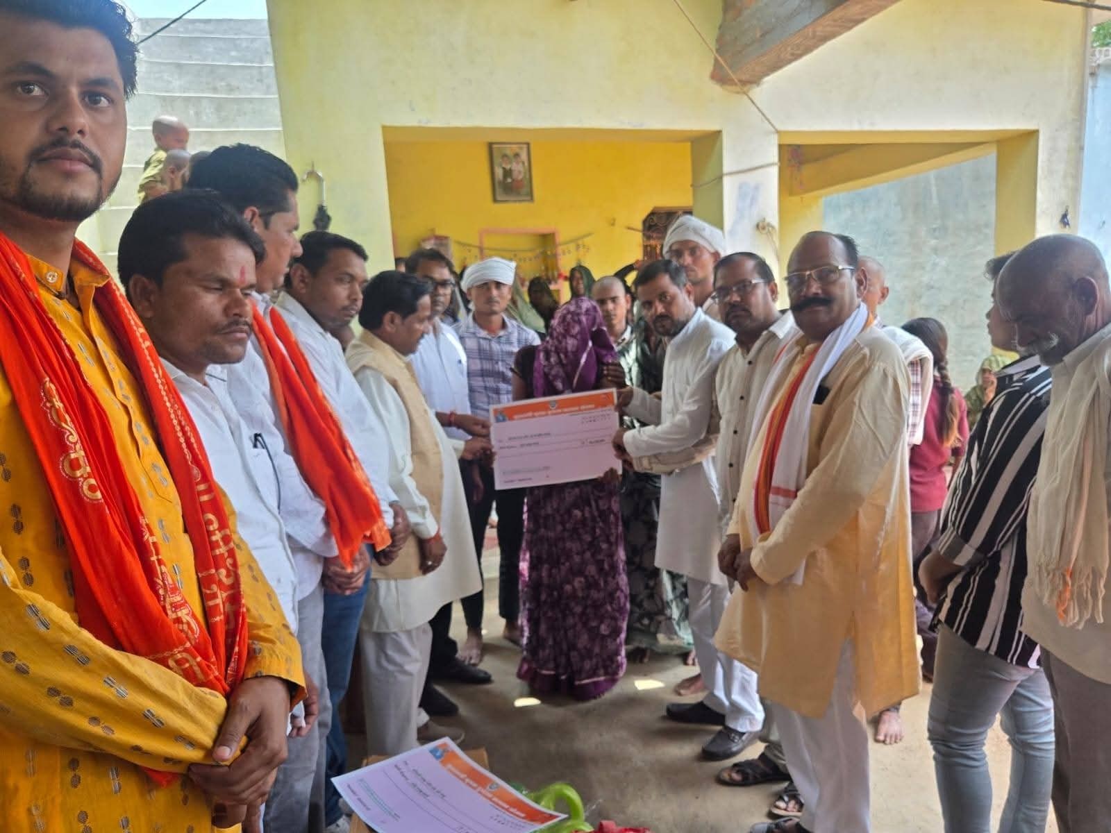 Lalitpur MLA Ramratan Kushwaha Gives ₹5 Lakh Cheques to Accident ...