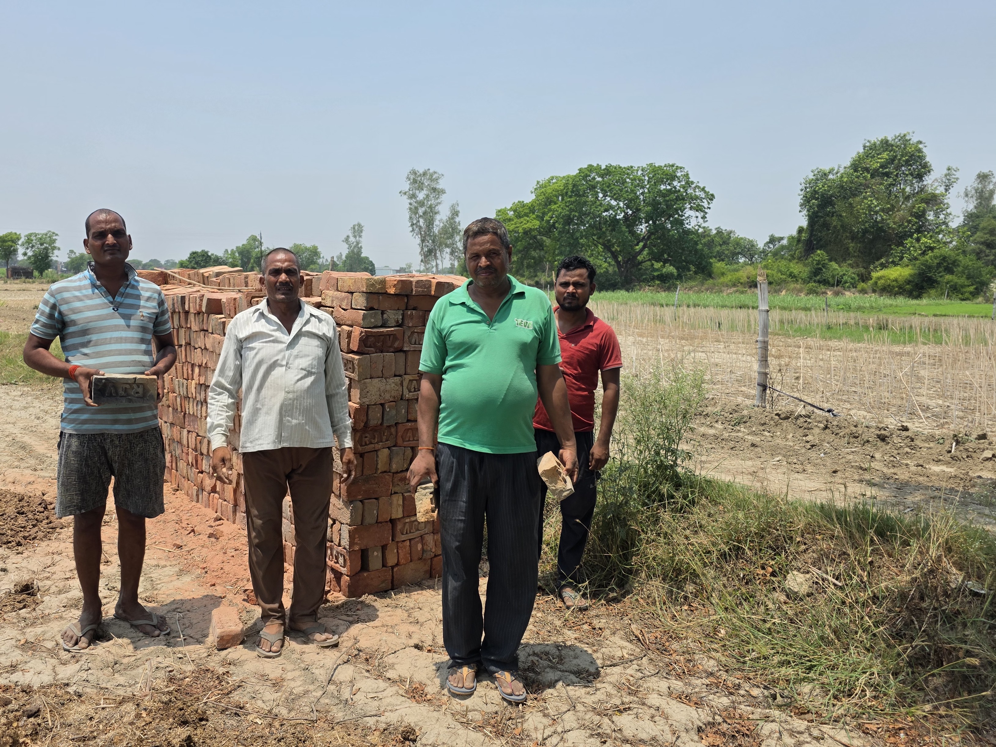 Rauhari Village Khandaja Quality Allegations | Pradhan Says Yellow ...